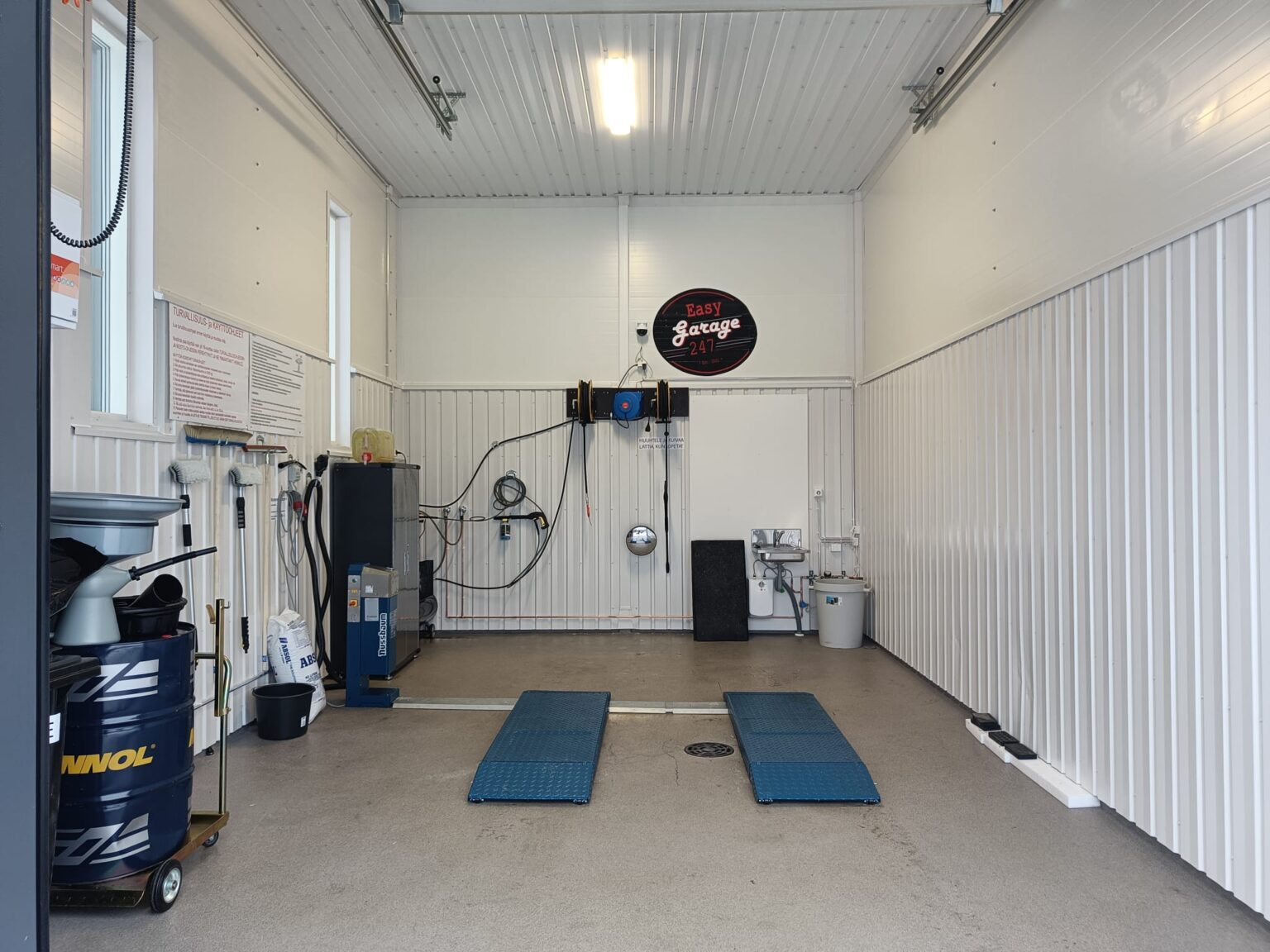 Tee Se Itse halli Hämeenlinna – Vuokraa tila auton huoltoon ja pesuun